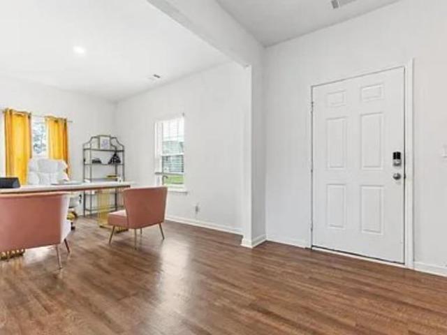 5 Br, 3 bath, Single Family 3335 Bridgewood Dr