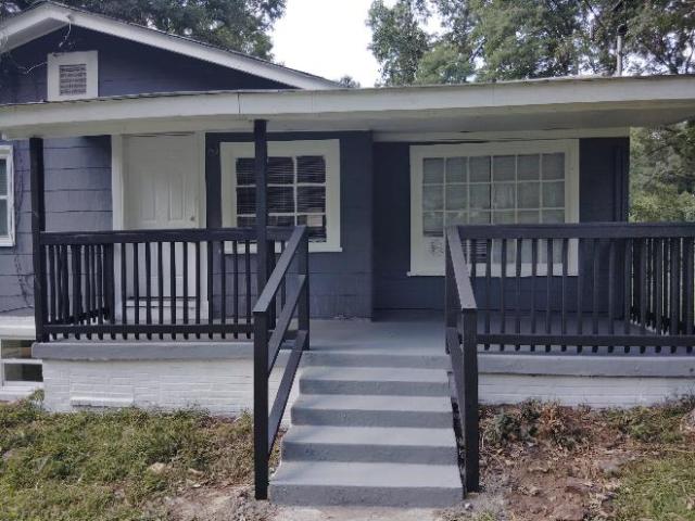 5 Br, 3 bath, Single Family 418 Holly Dr SE