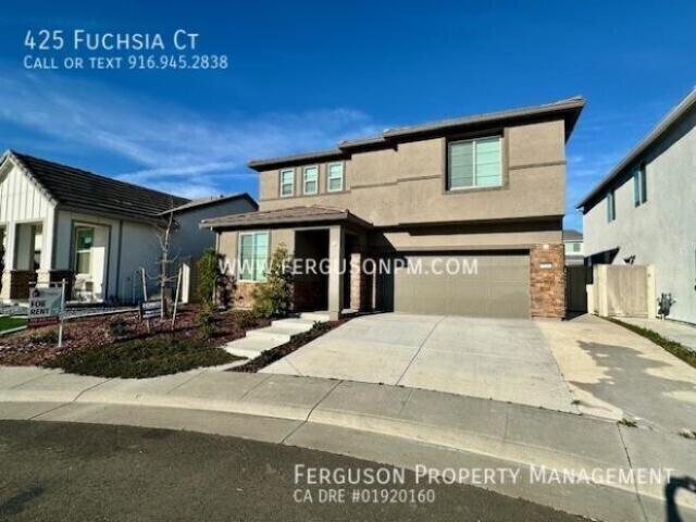 5 Br, 3 bath, Single Family 425 Fuchsia Ct