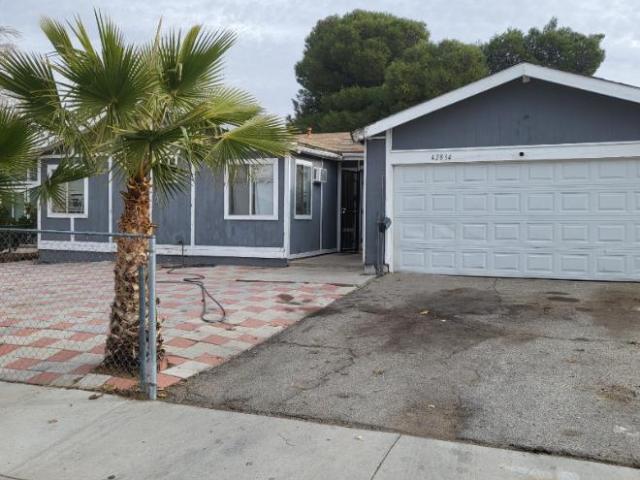 5 Br, 3 bath, Single Family 42834 Yew St