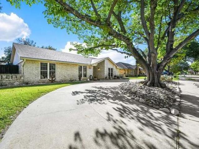 5 Br, 3 bath, Single Family 428 Park Bend Dr