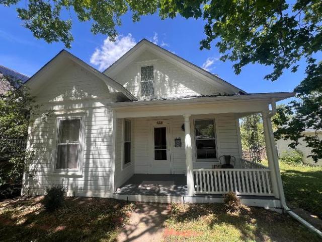 5 Br, 3 bath, Single Family 435 Concord Ave