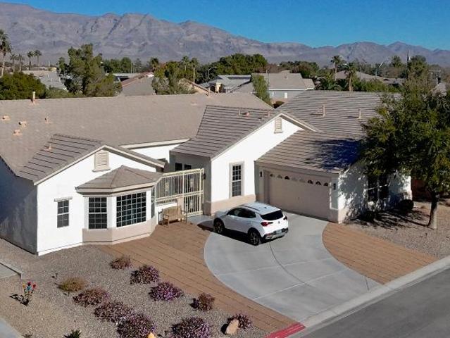 5 Br, 3 bath, Single Family 5422 Nestled Moon Ct