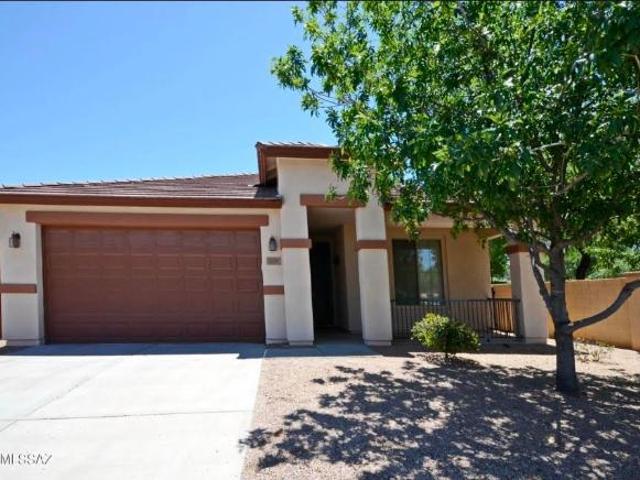 5 Br, 3 bath, Single Family 579 W Camino Sorpresa