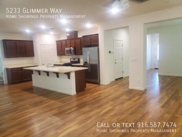 5 Br, 3 bath, Single Family 5233 Glimmer Way