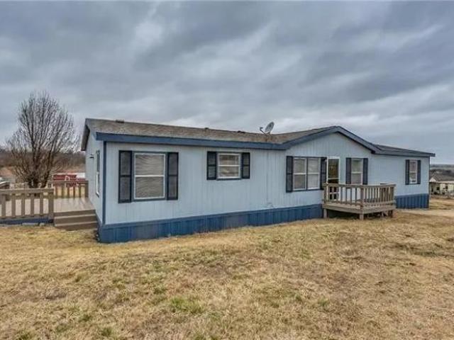 5 Br, 3 bath, Single Family 654 Coyote Trl