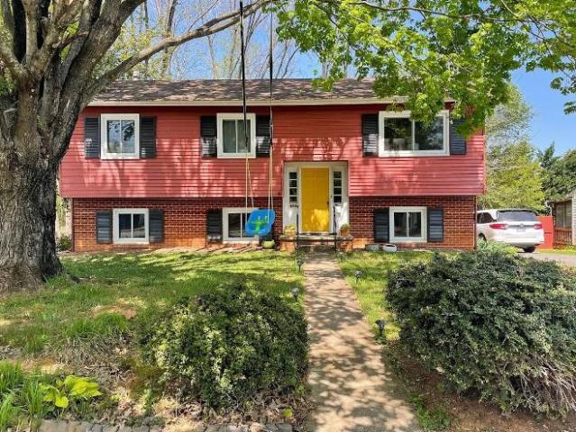 5 Br, 3 bath, Single Family 625 Davis Ave