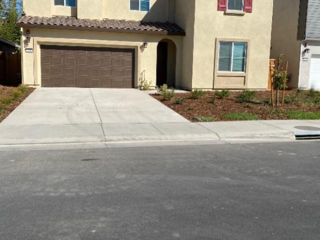 5 Br, 3 bath, Single Family 706 Diamond Valley Rd
