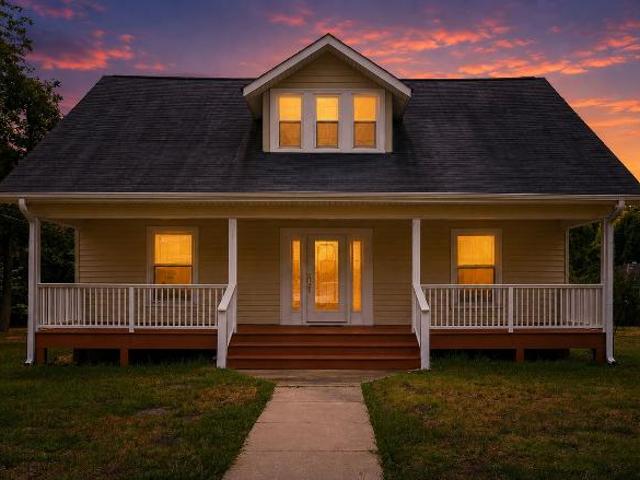 5 Br, 3 bath, Single Family 716 Everett St