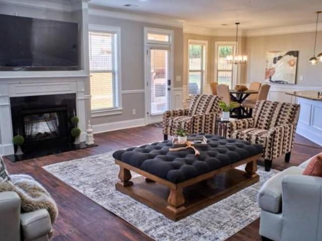 5 Br, 3 bath, Single Family 718 Porter Lane