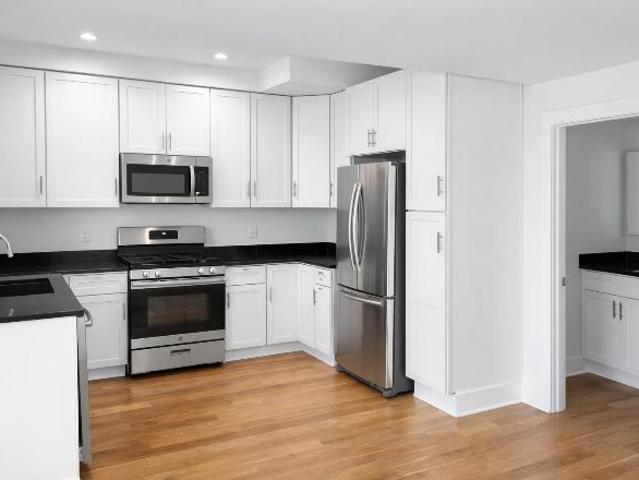 5 Br, 4 bath, Single Family 727 Quebec Pl