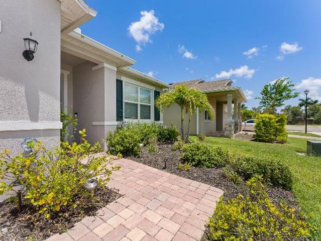 5 Br, 3 bath, Single Family 7322 34th Ct E