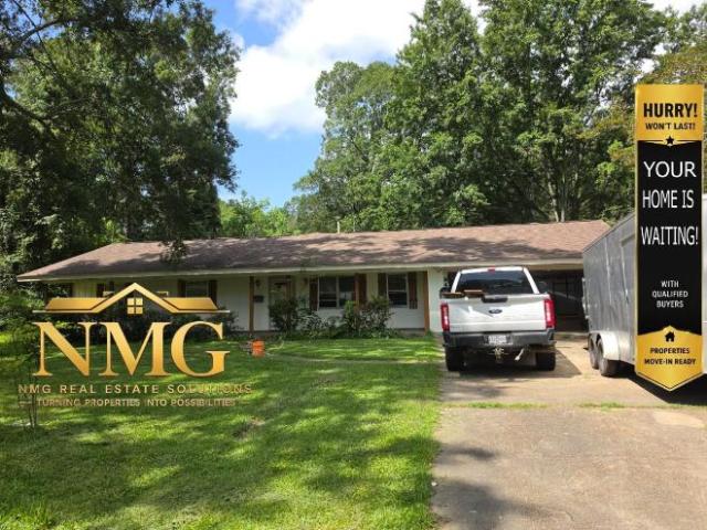 5 Br, 3 bath, Single Family 945 Park Ln