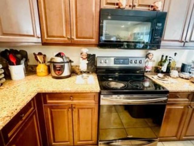 5 Br, 3 bath, Single Family 9205 Dupont Place