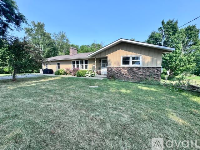 5 BR, 3 BA Apartment W 10652 Shanks Rd, Portage, WI 53901