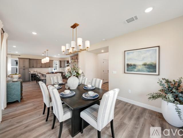 5 BR, 3 BA Apartment 143 N Un St, Hanford, CA 93230