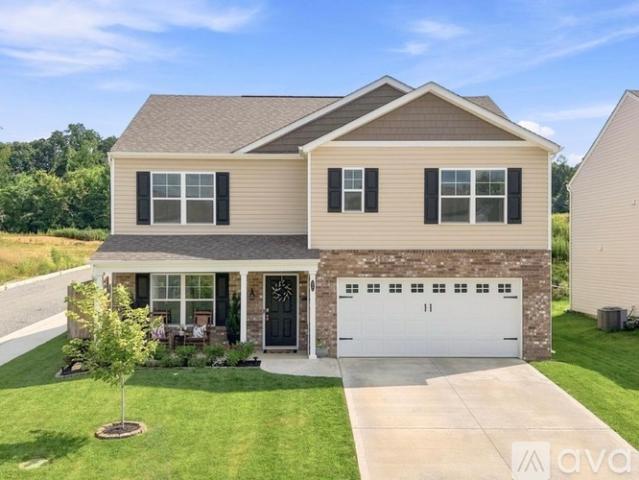 5 BR, 3 BA Apartment 1041 Persimmon Hollow, Greeneville, TN 37745