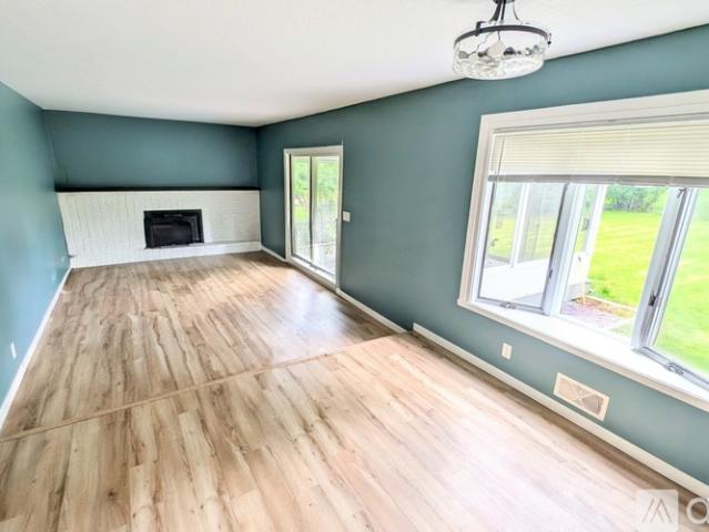 5 BR, 3 BA Apartment 2808 Aglen Street, Roseville, MN 55113