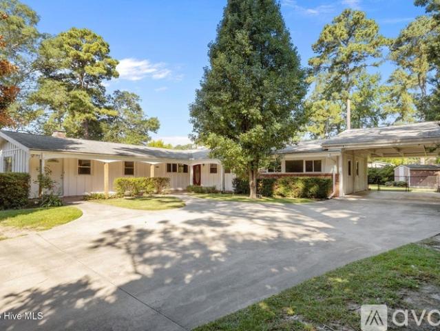 5 BR, 3 BA Apartment 2003 Forest Hill Drive, Greenville, NC 27858