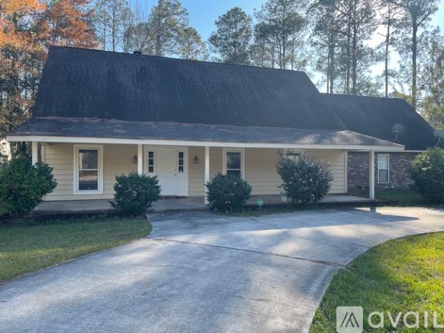 5 BR, 3 BA Apartment 212 Lexington Dr, Mandeville, LA 70471