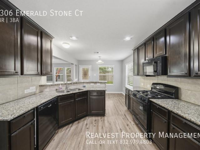 5 BR, 3 BA Apartment 2306 Emerald Stone Ct, Pearland, TX 77581