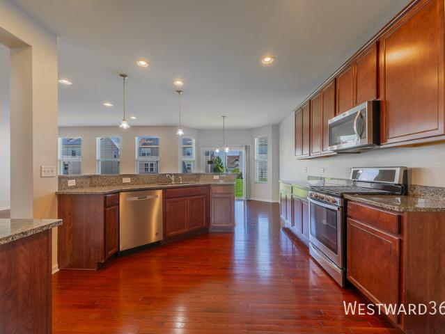 5 BR, 3 BA Apartment 3439 Birch Ln, Naperville, IL 60564