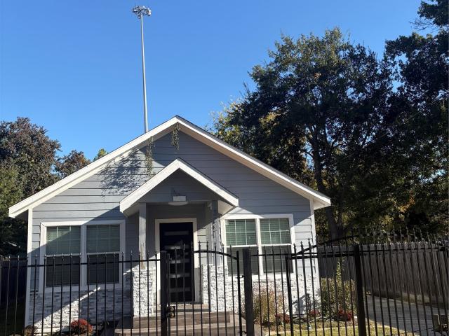 5 BR, 3 BA Apartment 3021 Gray Street, Houston, TX 77004