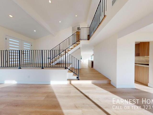 5 BR, 3 BA Apartment 4455 Deanwood Drive, Woodland Hills, CA 91364