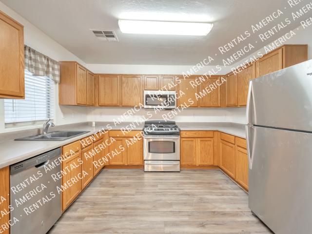 5 BR, 3 BA Apartment 40336 N Przewalski St, San Tan Valley, AZ 85140