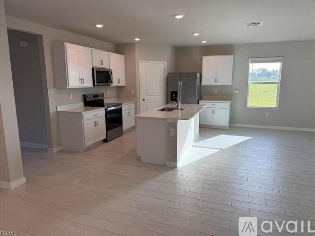 5 BR, 3 BA Apartment 5293 Mulsanne Way, Fort Myers, FL 33905