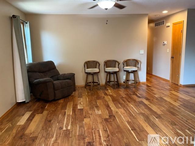 5 BR, 3 BA Apartment 650 West Scott Street, Valley Center, KS 67147