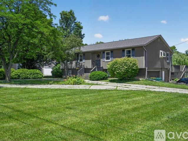5 BR, 3 BA Apartment 6611 Textile Road, Ypsilanti, MI 48197