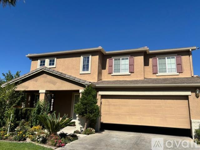 5 BR, 3 BA Apartment 6253 East Hampton Way, Fresno, CA 93727