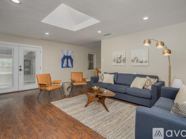 5 BR, 3 BA Apartment 7809 Claremont Drive, Dallas, TX 75228