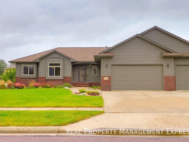 5 BR, 3 BA Apartment 7905 S Grass Creek Dr, Sioux Falls, SD 57108