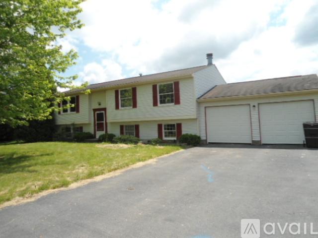 5 BR, 3 BA Apartment 8439 Lace Bark Ln, Onondaga County, NY 13090