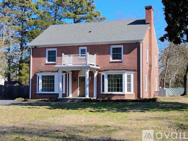 5 BR, 3 BA Apartment 821 South William Street, Henderson, NC 27536