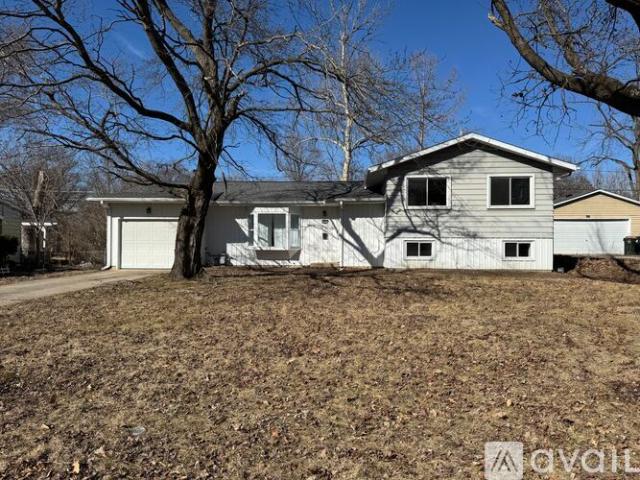 5 BR, 3 BA Apartment 904 E Sunnycrest Dr, Urbana, IL 61801