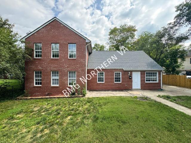 5 BR, 4.5 BA Apartment 158 Baker St, Manassas Park, VA 20111