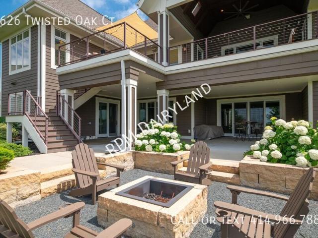 5 BR, 4.5 BA Apartment 1626 Twisted Oak Ct, Hartland, WI 53029