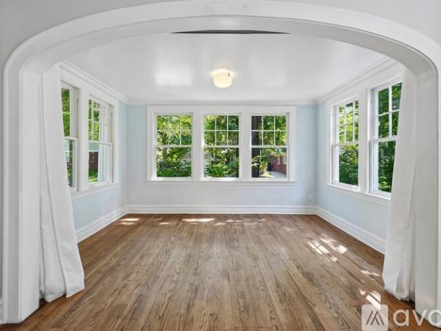 5 BR, 4.5 BA Apartment 246 Maple Avenue, Wilmette, IL 60091