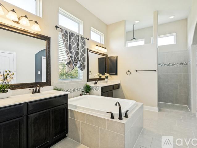 5 BR, 4.5 BA Apartment 5652 Copper Vly, New Braunfels, TX 78132
