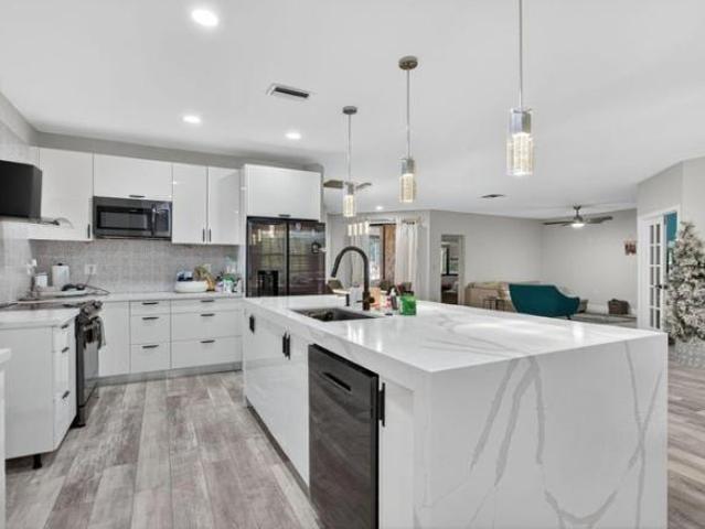 5 Br, 4 bath, Townhouse/Brownstone/RowHouse 11910 Glenmore Drive