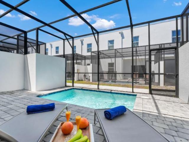 5 Br, 4 bath, Townhouse/Brownstone/RowHouse 649 Trikomo Dr