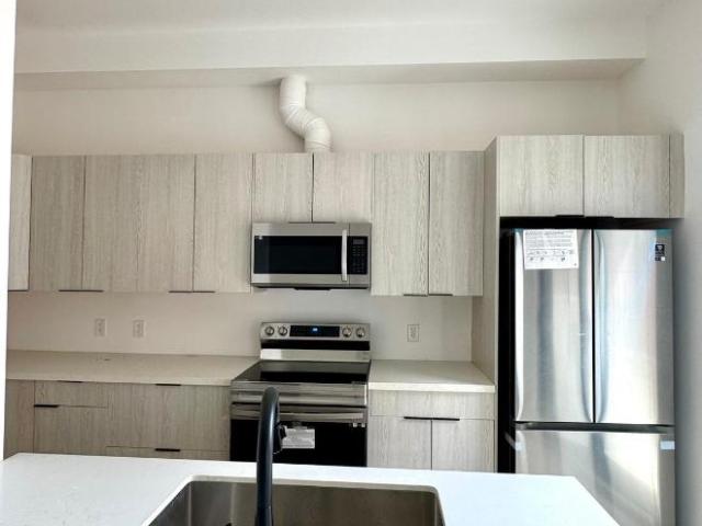 5 Br, 4 bath, Apartment 1244 Innes Ave