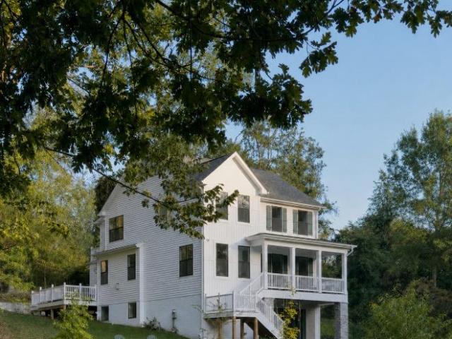5 Br, 4 bath, Single Family 15717 Tierra Dr
