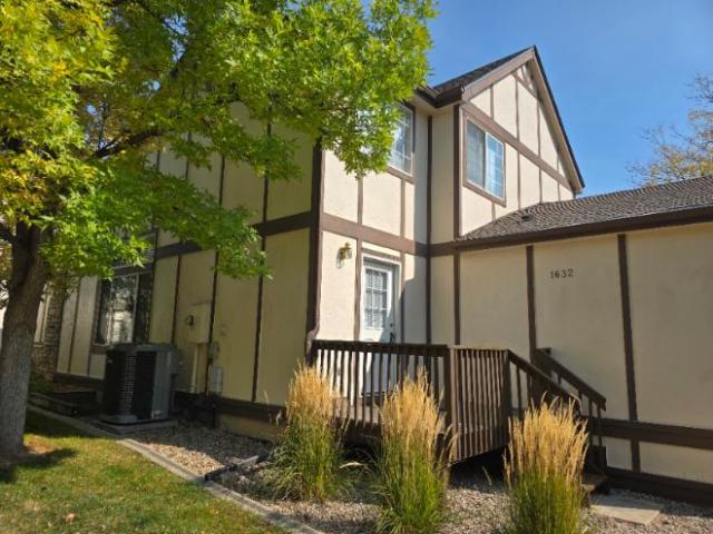 5 Br, 4 bath, Single Family 1632 Foxhall Ct