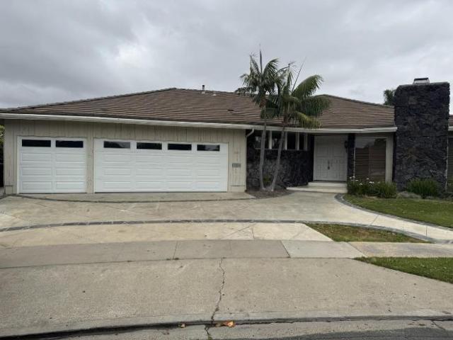 5 Br, 4 bath, Single Family 1833 Toyon Lane