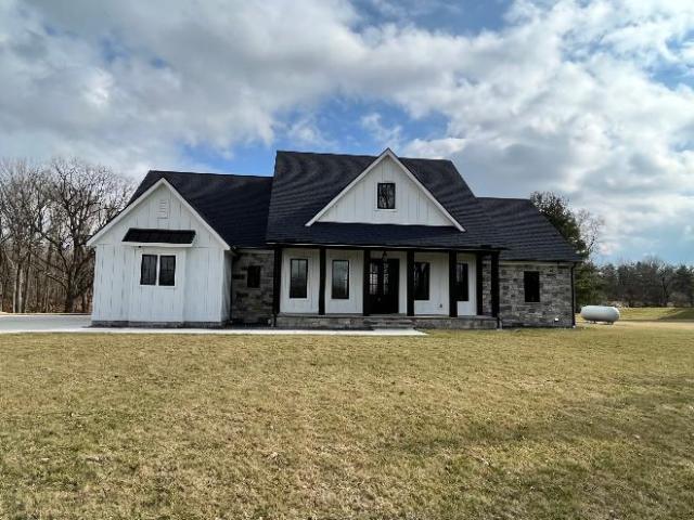 5 Br, 4 bath, Single Family 18601 East River Rd
