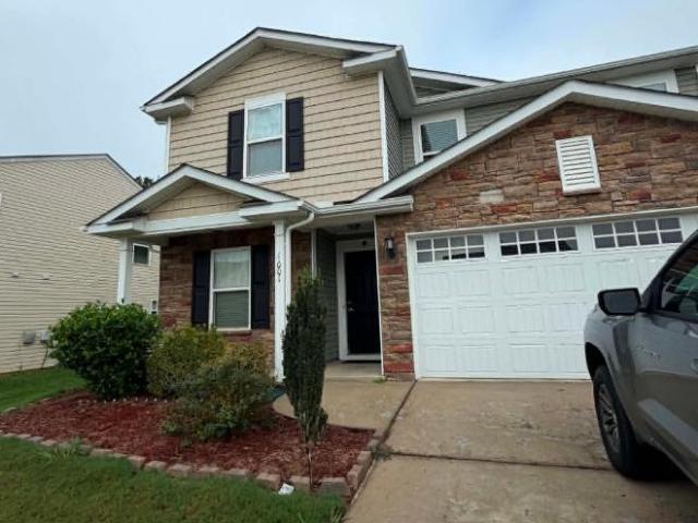 5 Br, 4 bath, Single Family 1001 Sweetgum St